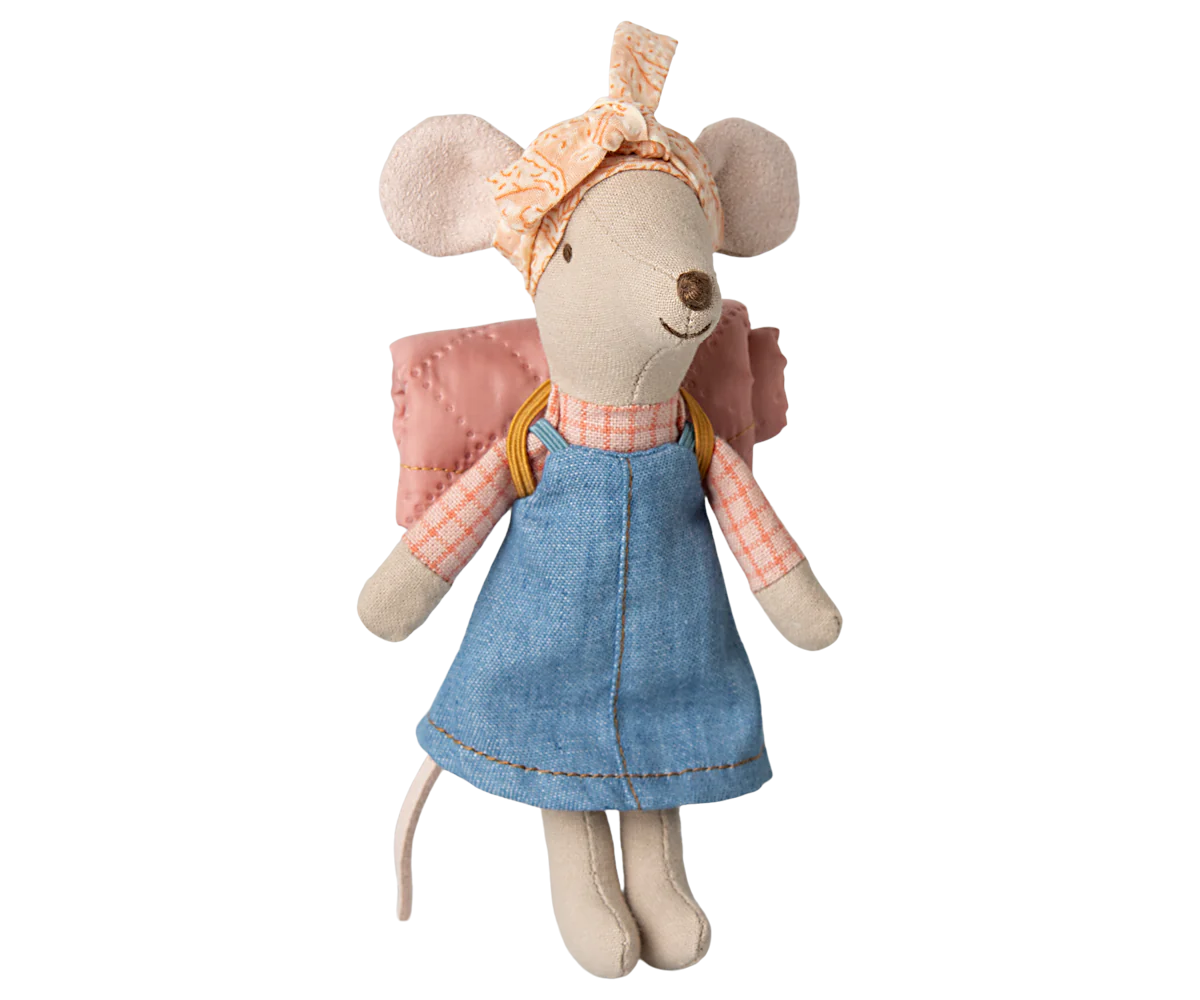 Big Sister Hiker Mouse – Gift at the Gardner